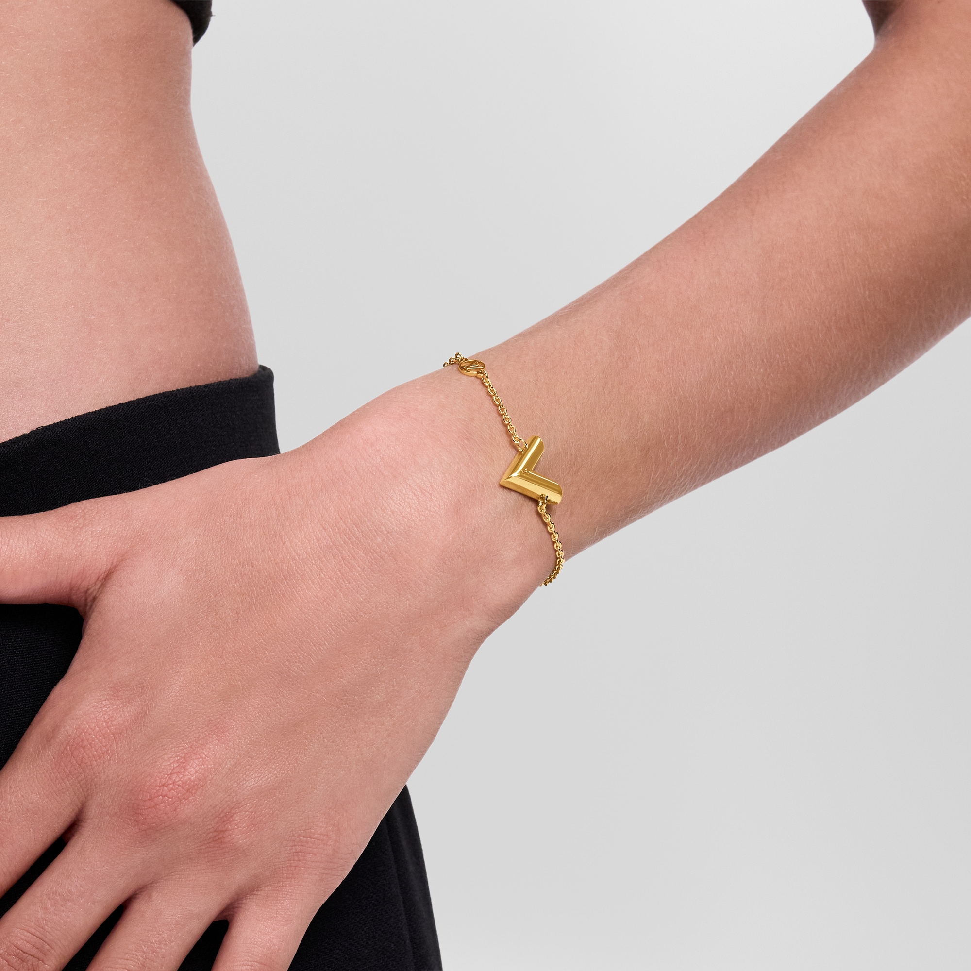 ESSENTIAL V 手链 - LVS00 | 路易威登LOUIS VUITTON官方线上旗舰店